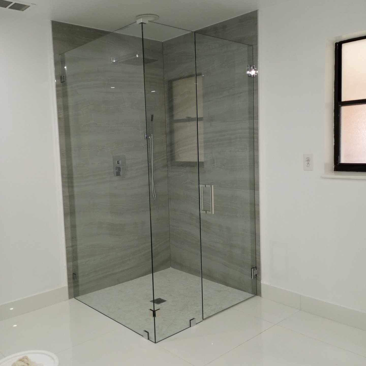 Space-Saving Corner Shower Stall Units | Aesthetic and Functional ...